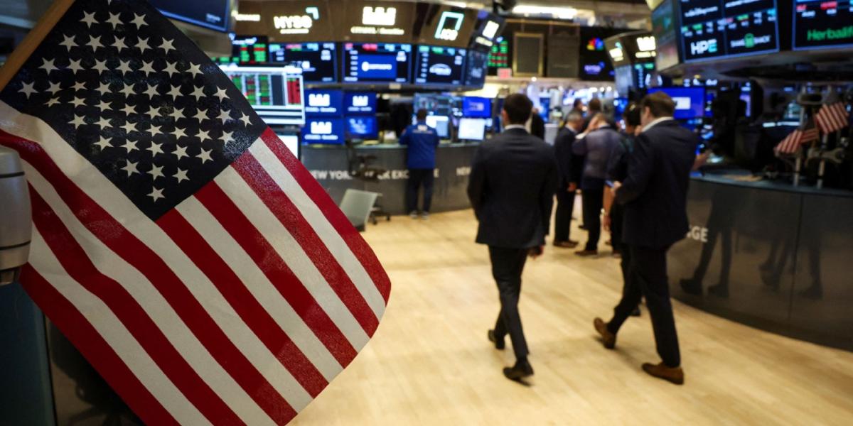 Wall Street cierra mixto; tecnológicas golpean al Nasdaq
