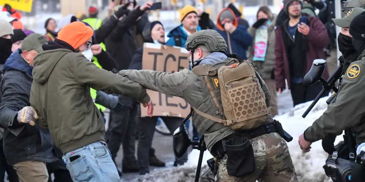 Minneapolis suspende clases por protestas