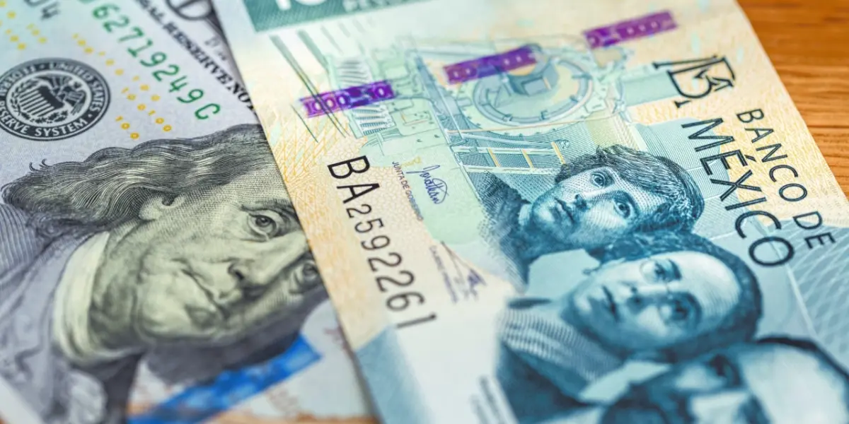 Peso mexicano avanza contra el dólar