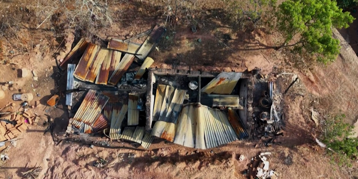 Narco desaloja un pueblo en México a bombazos