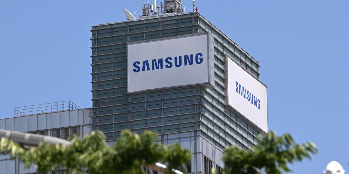 Samsung lanza muestras de su chip HBM4E y refuerza su posición en ...