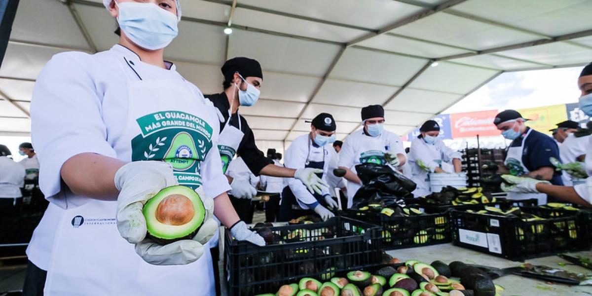 Jalisco obtiene Récord Guinness con guacamole más grande del mundo