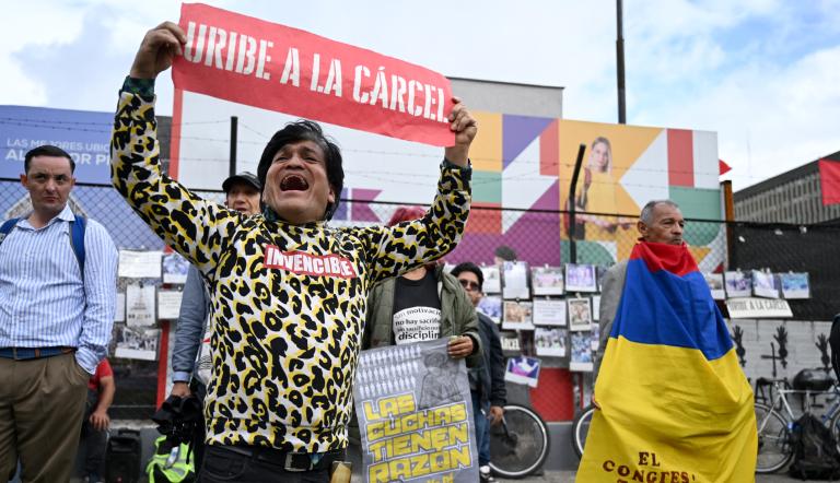 Colombia halla culpable al expresidente Uribe, por soborno a un paramilitar