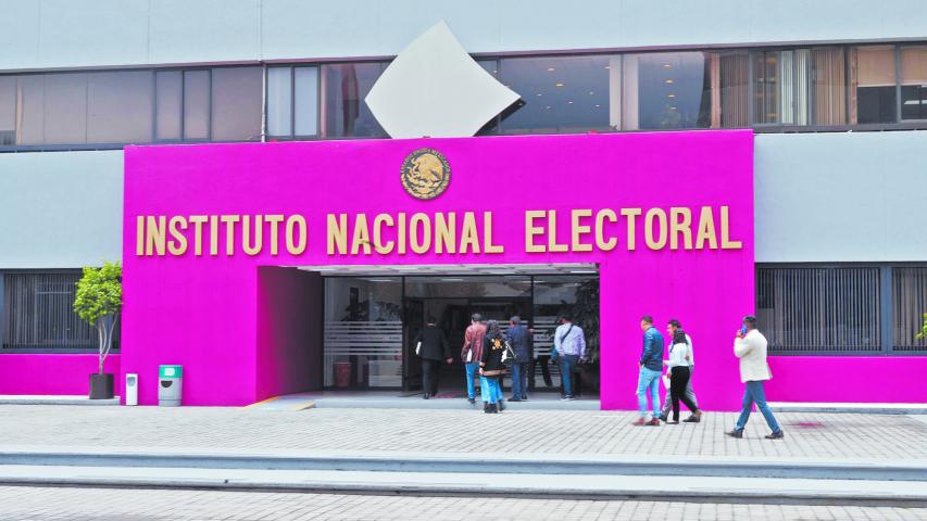 Ordenan quitar propaganda pagada en favor de aspirante Ordenan quitar propaganda pagada en favor de aspirante